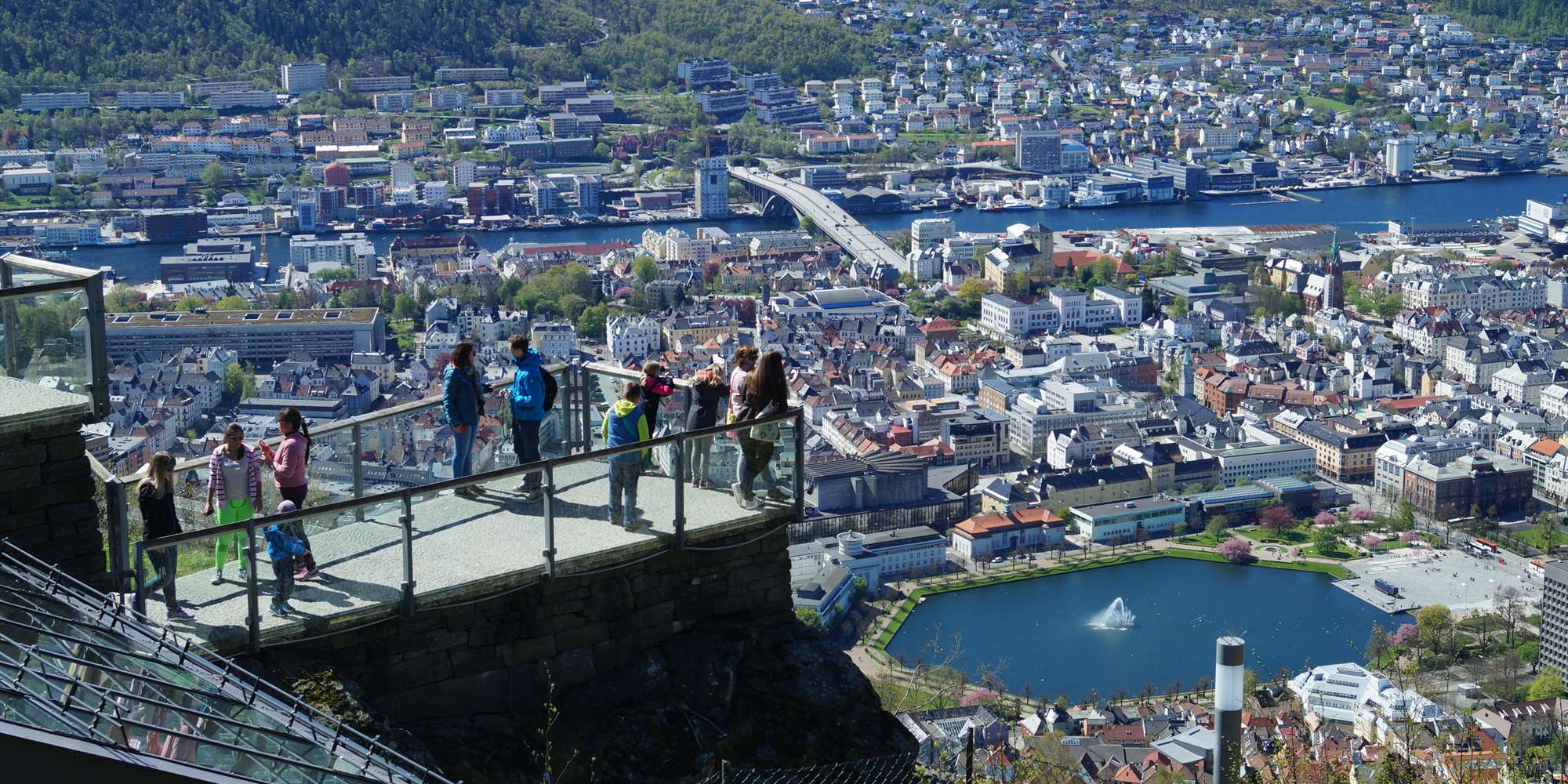 Spasertur ned fra Fløyen til Bergen sentrum - Fjelltur in Bergen ...
